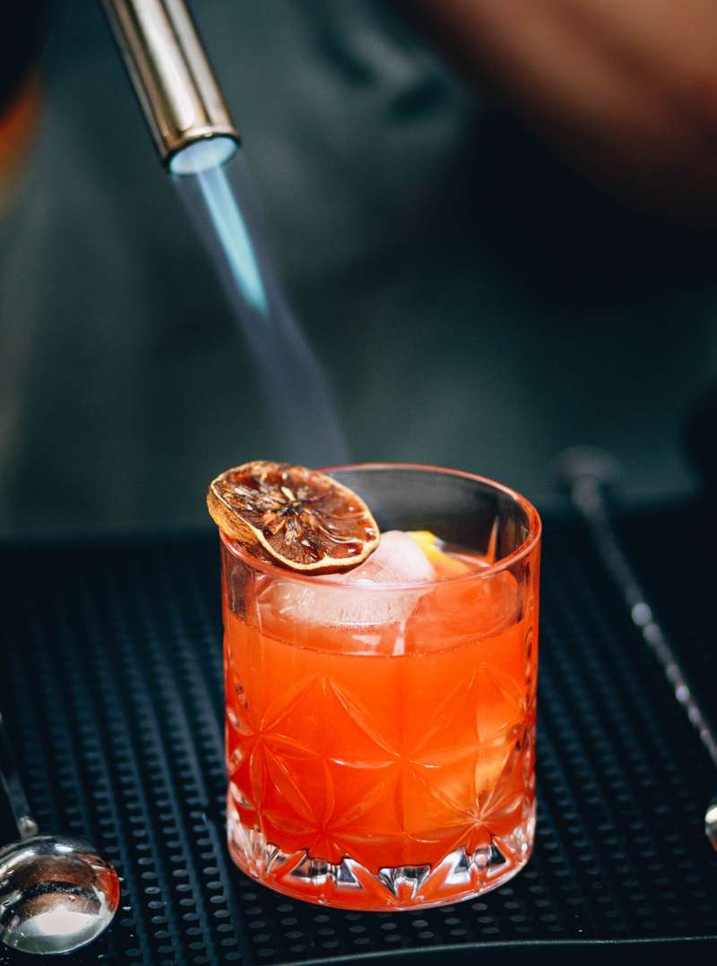 Maroon Cafe & Bar - Cafe Maroon